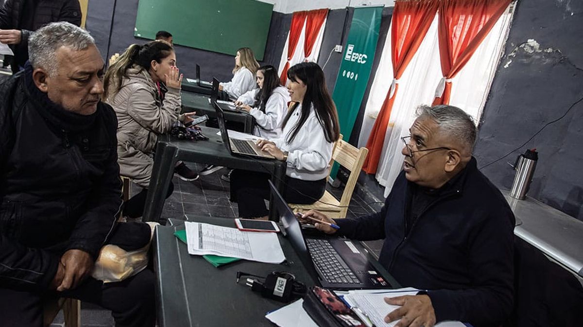 El presidente de Epec se reúne con Llamosas