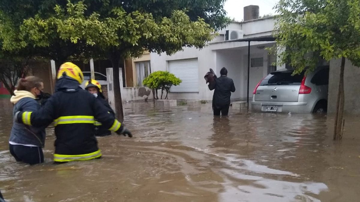 Marcos Juárez bajo el agua tras una lluvia histórica