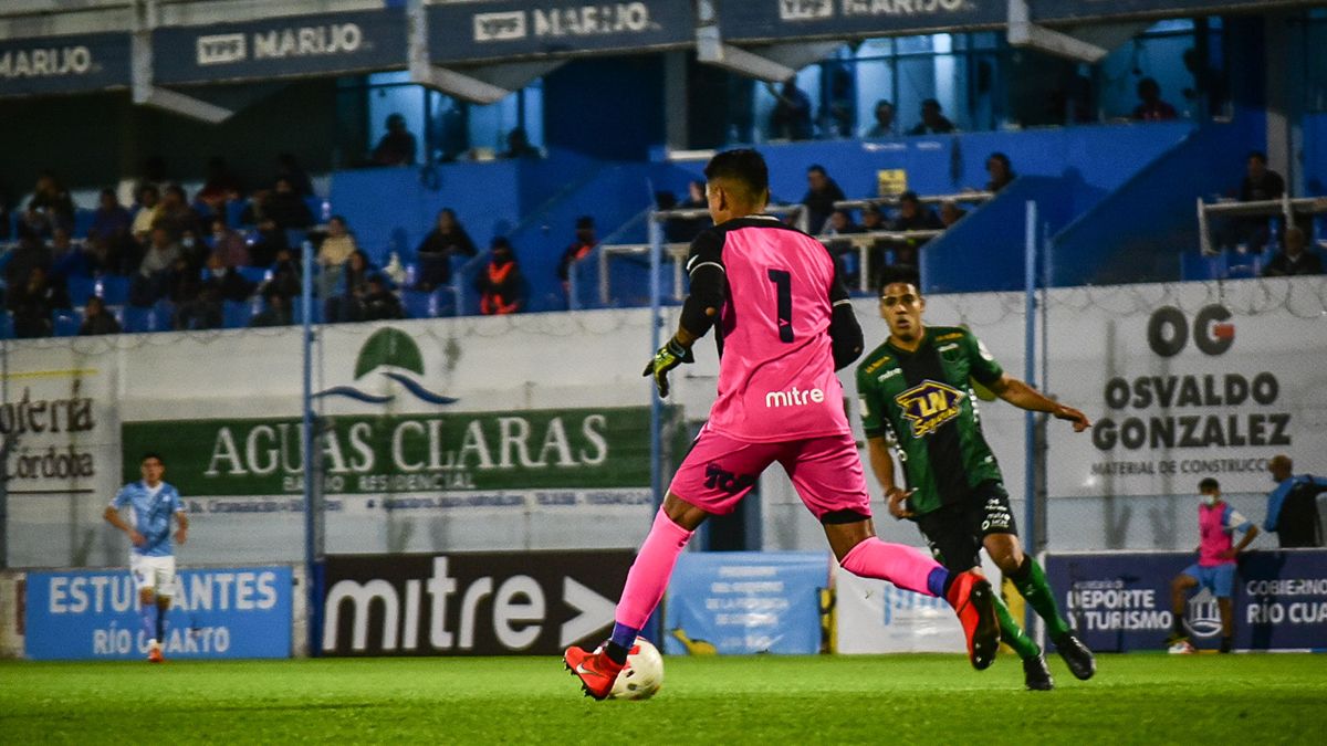 Estudiantes trabaja pensando en dar el golpe en cancha del puntero