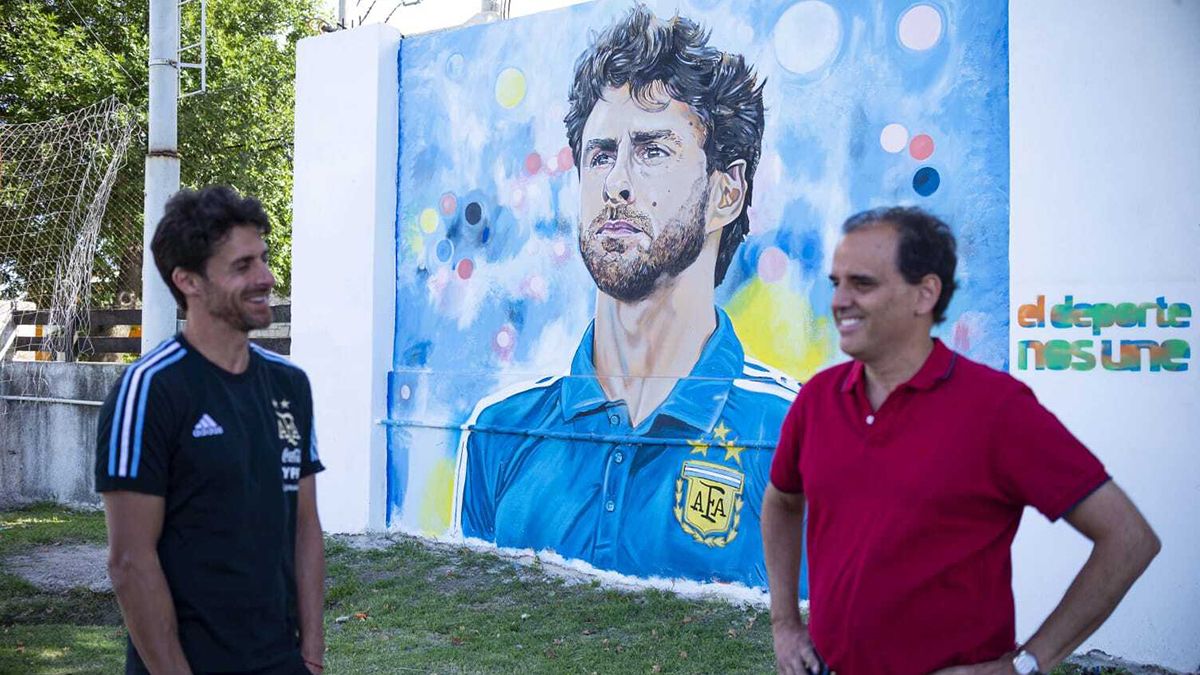 Llamosas y Aimar visitaron el mural homenaje al campeón del mundo