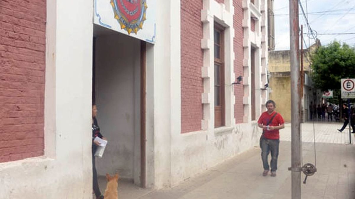 Dos Jóvenes Fueron Arrestados Por Intentar Robarle Mientras Iban En
