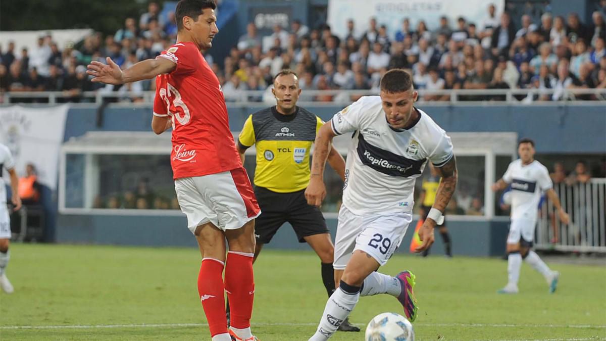 Gimnasia mejoró, lo dio vuelta y goleó a Huracán en el Bosque