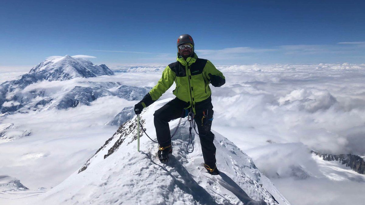 Es de Hernando e hizo cumbre en 4 de los 7 picos más altos del planeta