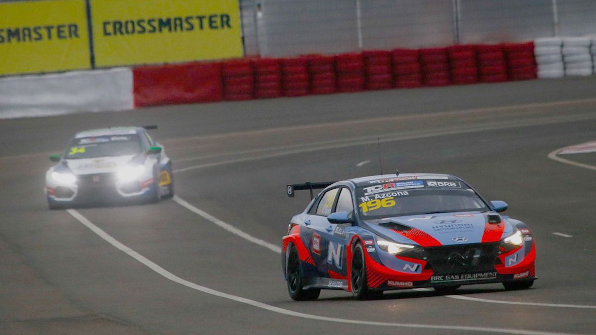 Mikel Azcona ganó la primera final del TCR World Tour en La Pedera