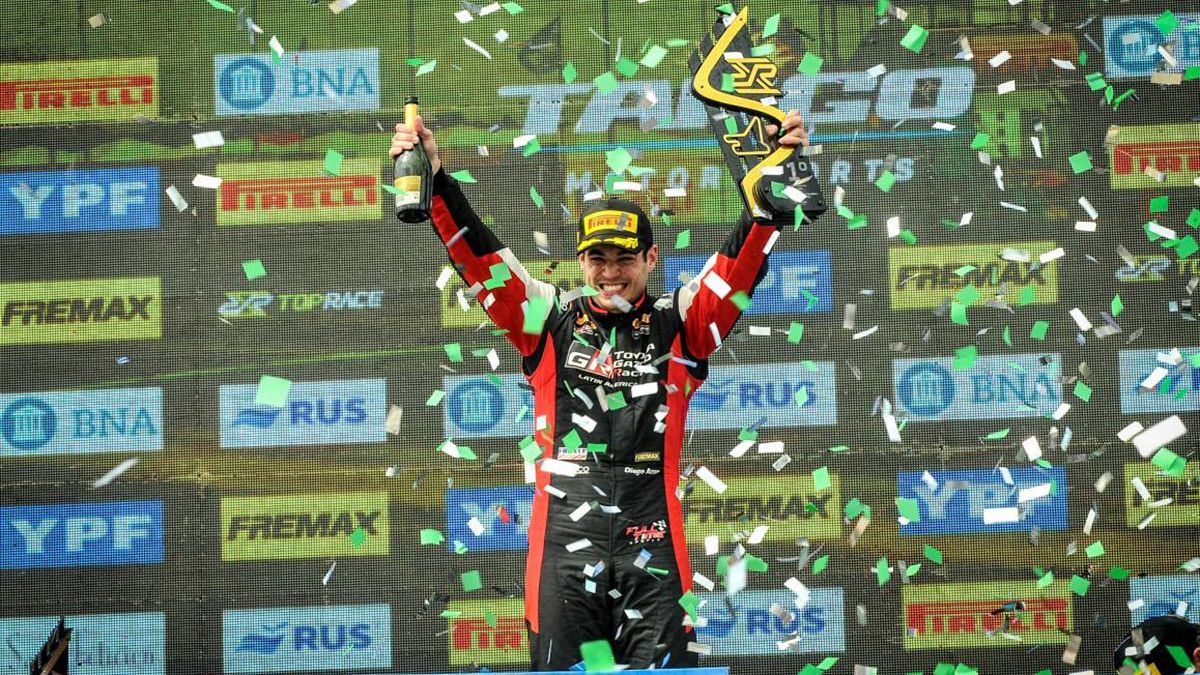 Diego Azar se quedó con el triunfo del Top Race V6 en Olavarría