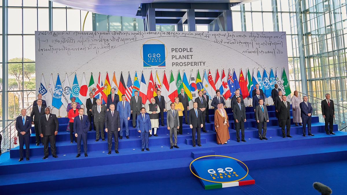 La foto del G20, con distancia social y los héroes de la lucha contra ...