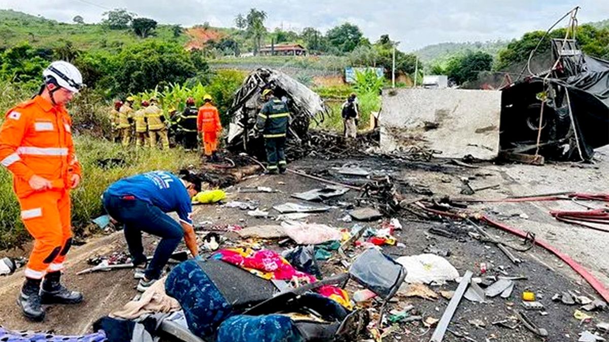 Tragedia: al menos 38 muertos en un triple choque en Brasil