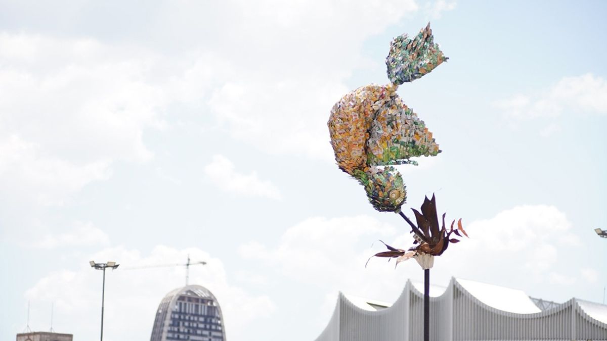 El Colibrí, una obra hecha con 1.500 latas ya se exhibe en Córdoba capital
