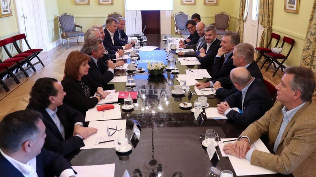 Macri tuvo su última reunión de Gabinete: Es un lunes muy especial Macri tuvo su última reunión de Gabinete: Es un lunes muy especial