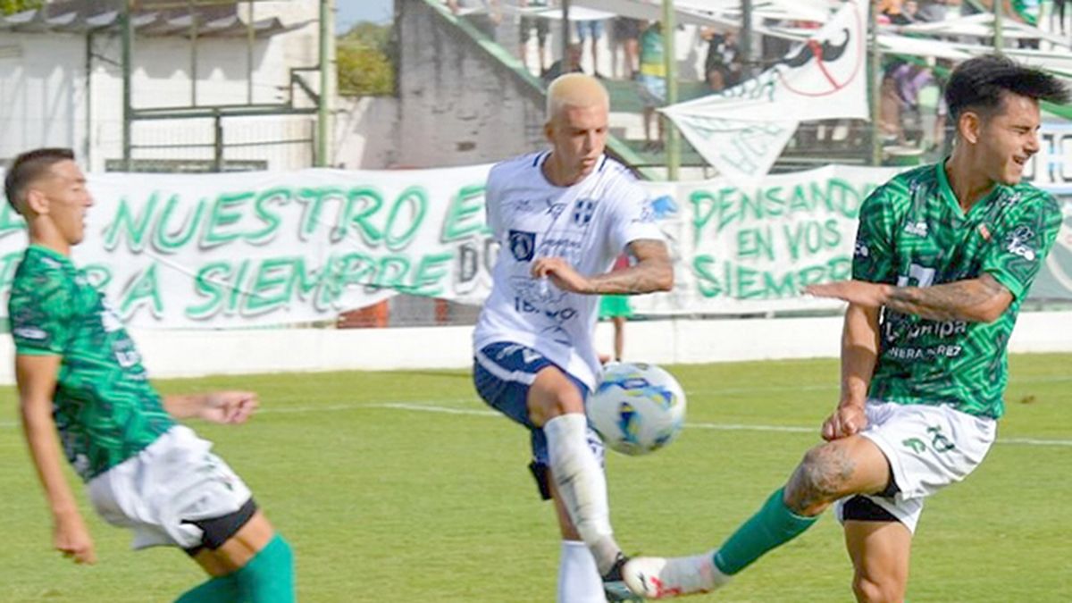 Atenas empató en su debut en el Torneo Federal A