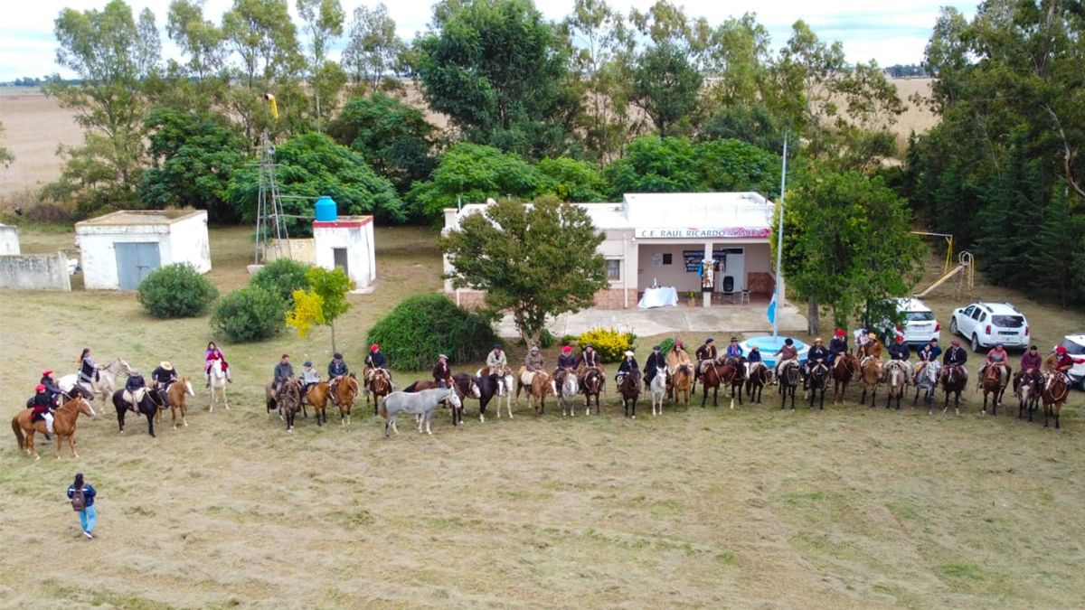 Cabalgata y caravana en homenaje al excombatiente de Alejandro Roca ...