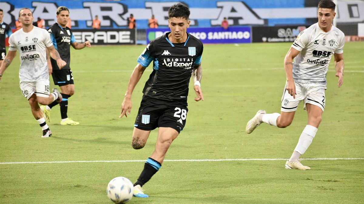 Racing con un hat trick de Maravilla Martínez goléo a Central Córdoba