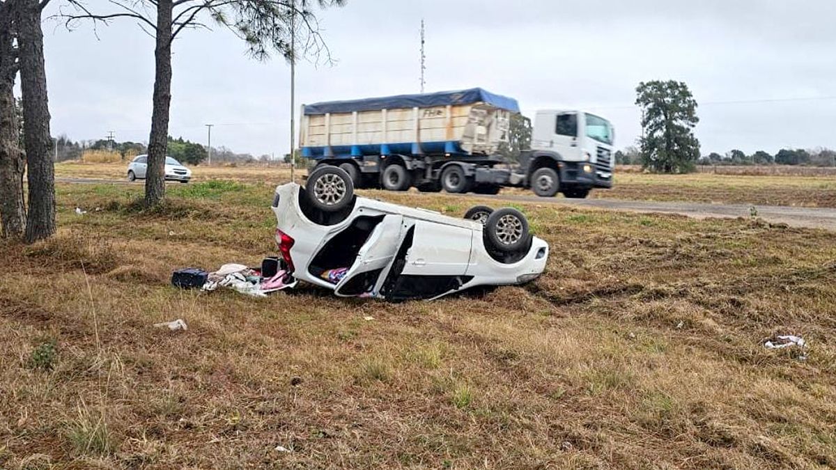 Una familia de chaqueños volcó en la ruta A005