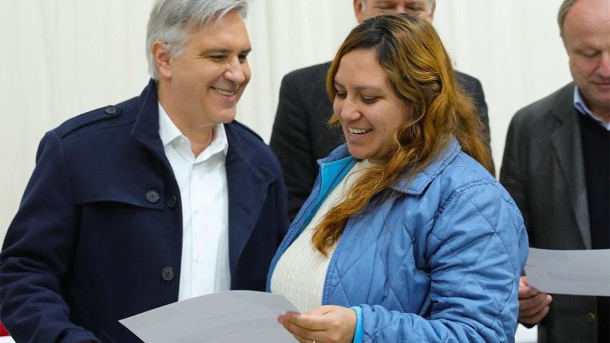 Llaryora visitó Baigorria y Gigena, y entregó más de $200 millones para ...
