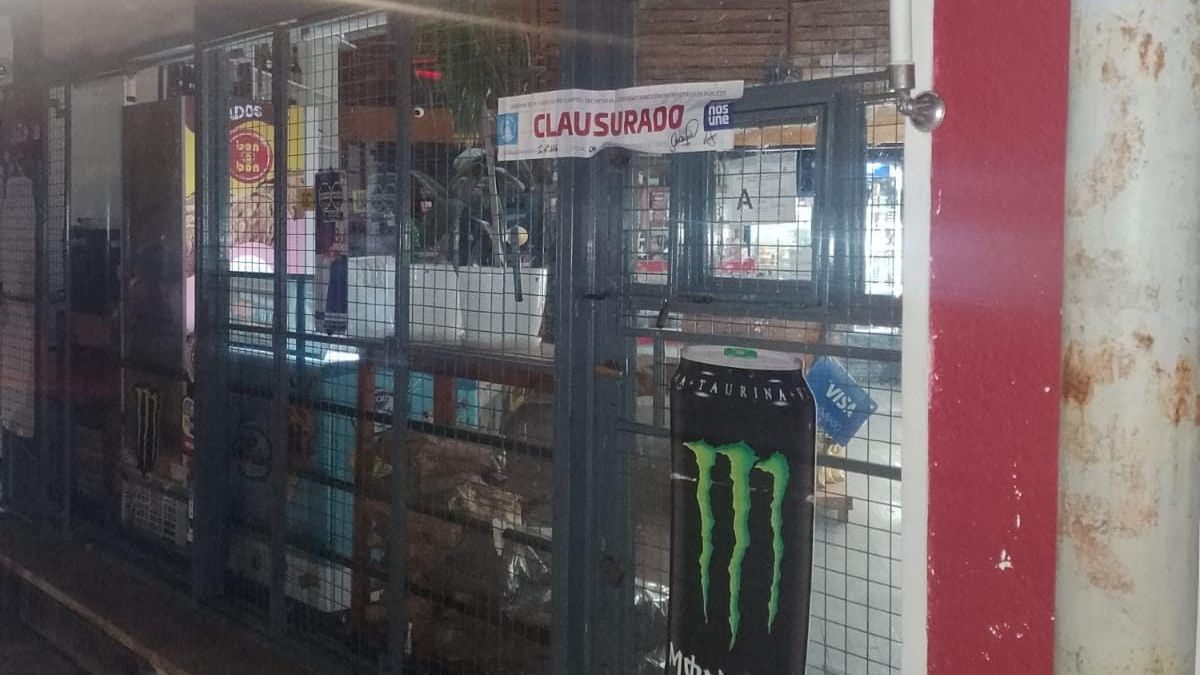 Clausuran comercio por vender alcohol fuera del horario permitido