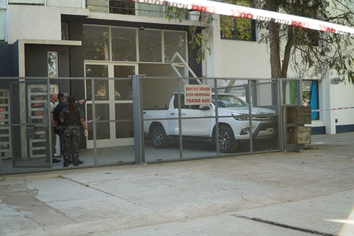 Un hombre se descompensó, se chocó el portón y falleció: investigan el ...