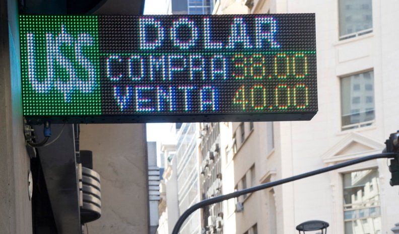 El dólar rozó los 40 pesos, en un día cargado de incertidumbre
