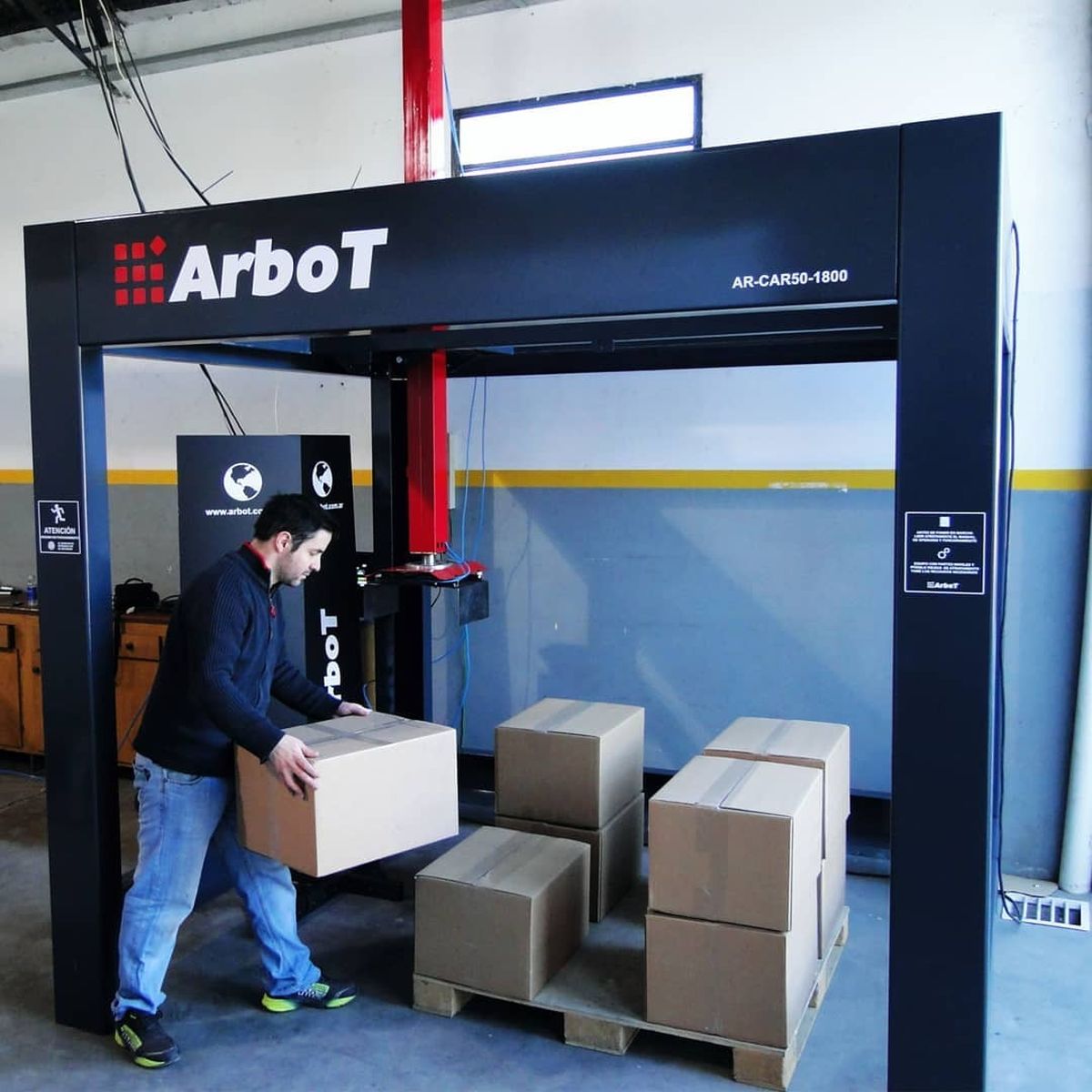 El robot riocuartense que hace la tarea más fácil en la industria