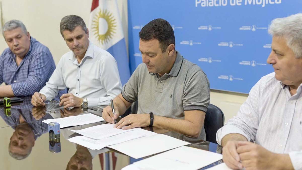 Después del conflicto, se firmó el nuevo contrato del transporte