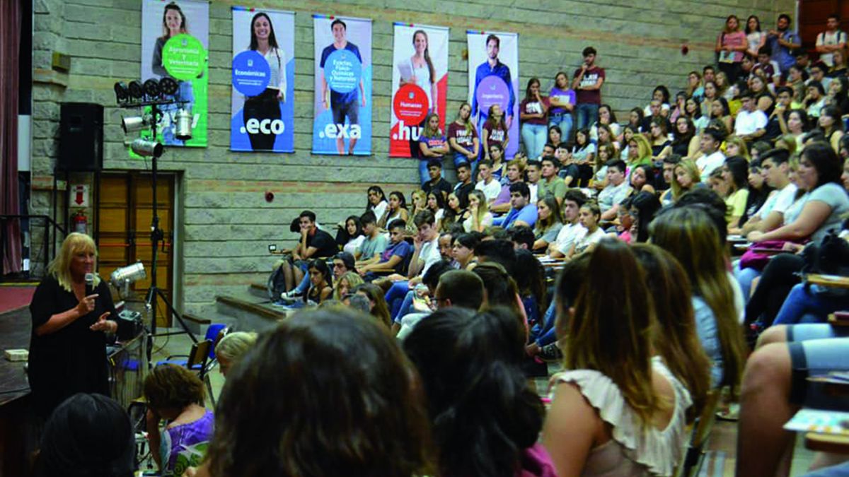 La UNRC destinará casi $ 200 millones en becas y prevé aumentar la cantidad