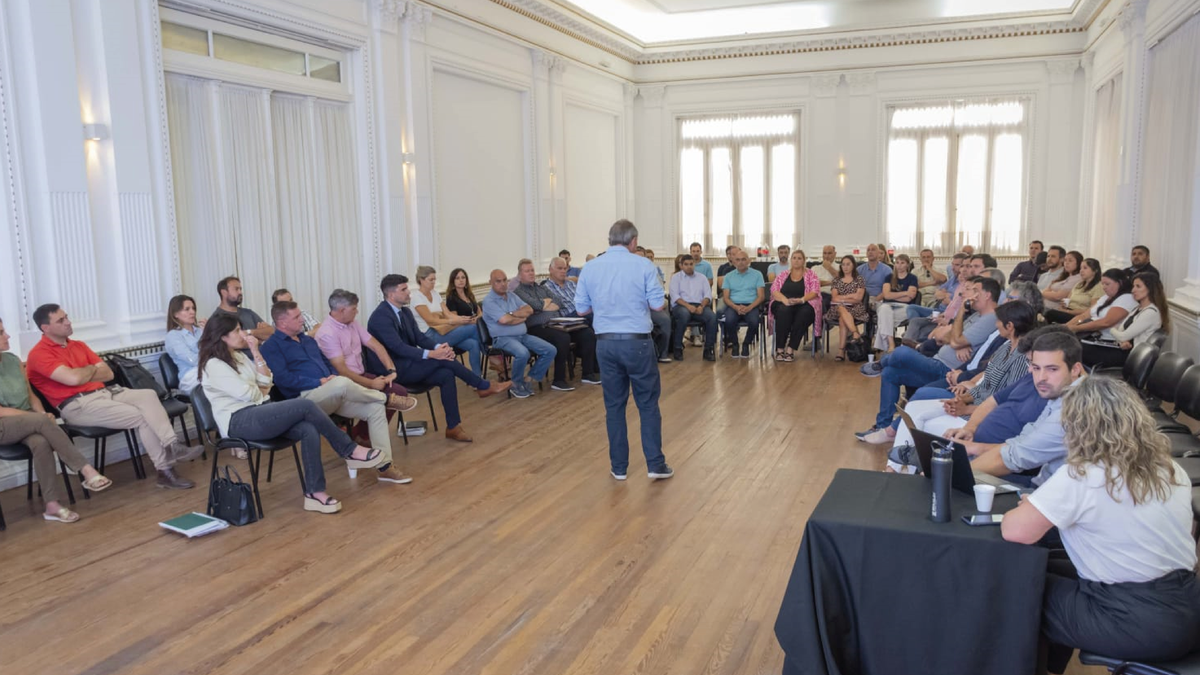 De Rivas le ordenó a todo su gabinete gestionar en los barrios con ...