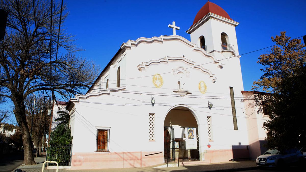 Sagrados Corazones, la iglesia donada por Adelia María de Olmos, cumple ...