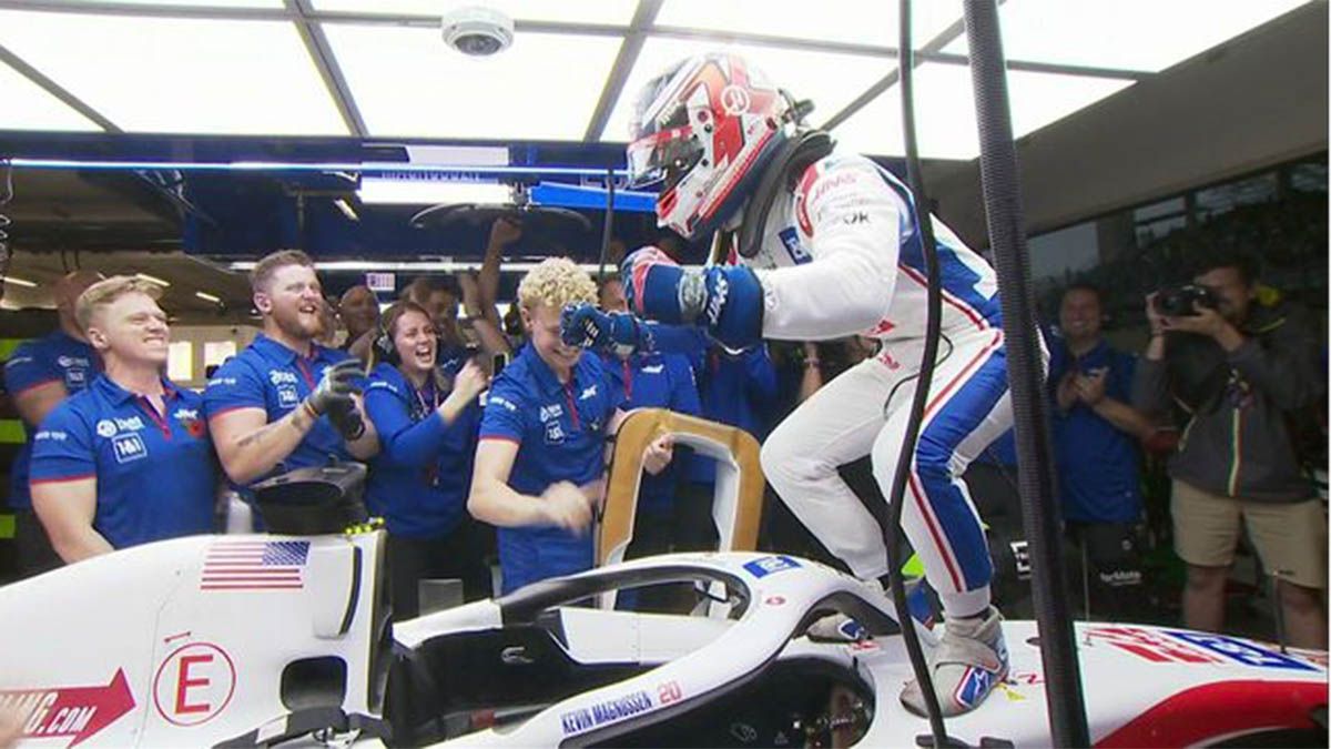 Kevin Magnussen marcó la pole position en Brasil y largará adelante en ...