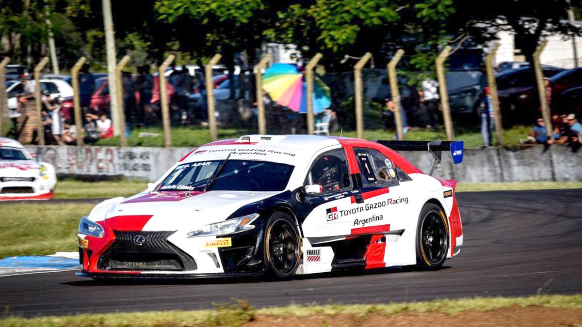 Diego Azar, con una buena ayuda del azar, ganó el Top Race V6 en Concordia