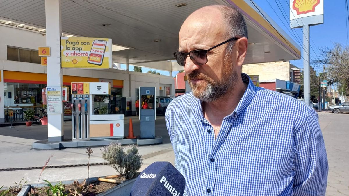 El presidente de YPF anunció la posibilidad de una baja en el precio del combustible