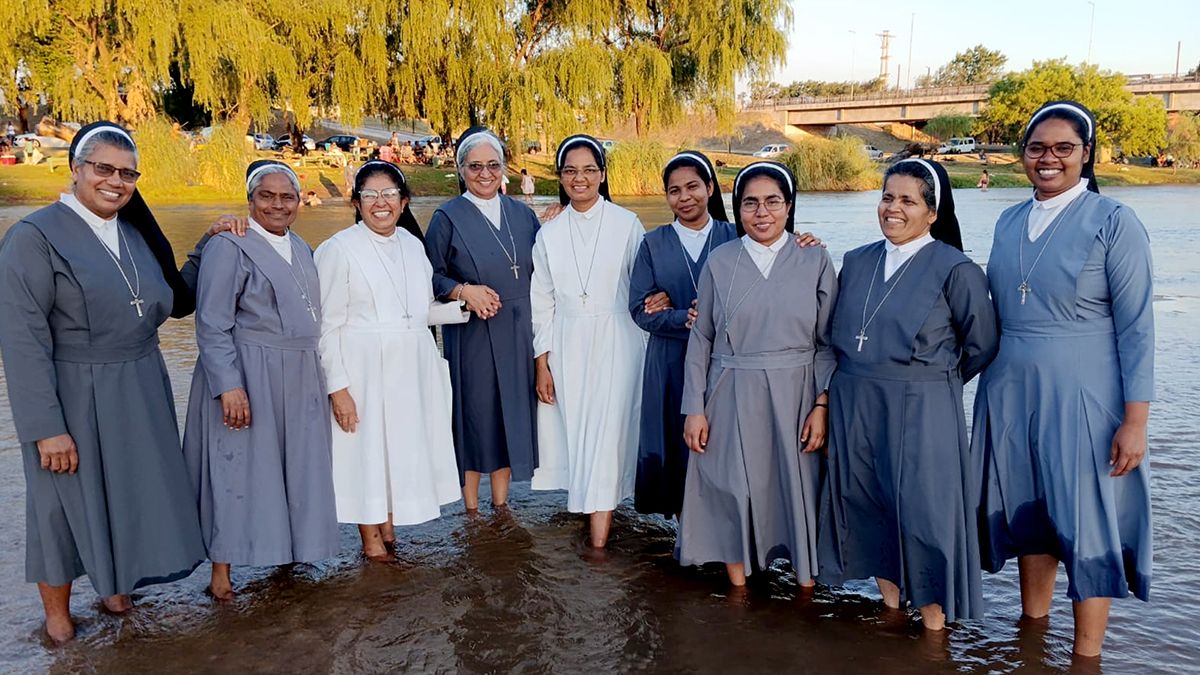 ¿Quiénes son las monjas que chapotearon en el río y cuyo video se hizo ...