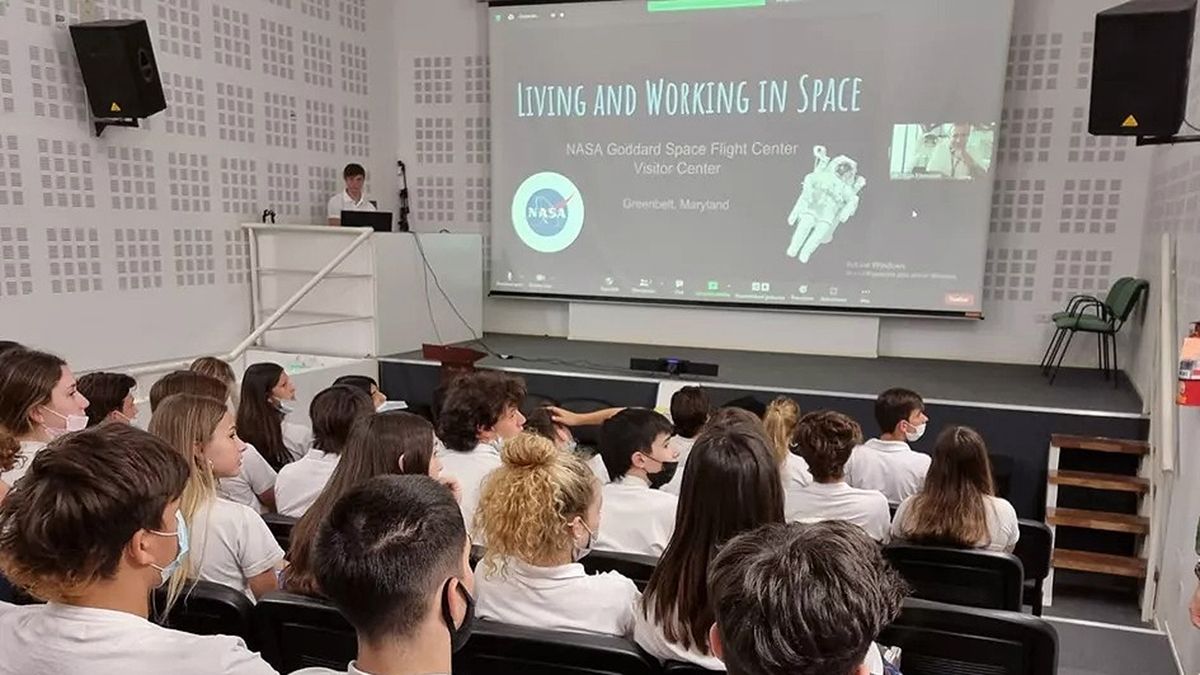 Alumnos de La Merced y un viaje virtual al espacio junto con expertos de la Nasa
