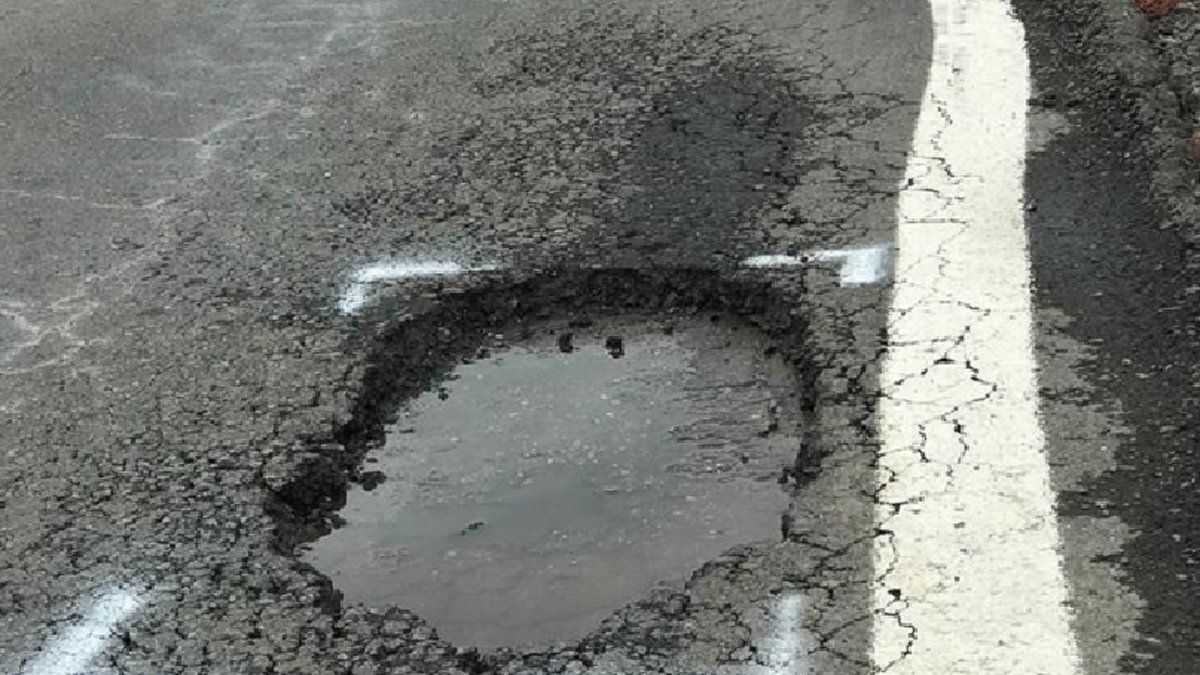 Para visibilizar el estado de la ruta N° 35 vecinos pintan los baches ...