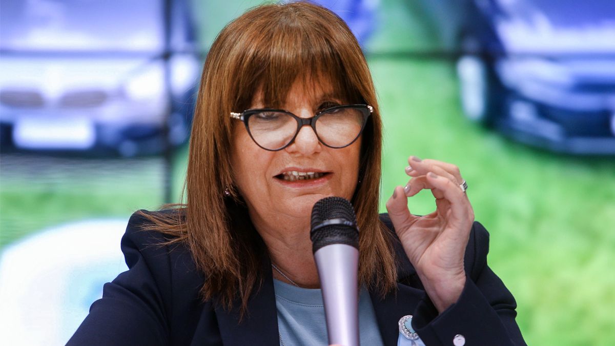 Patricia Bullrich prohibió el ingreso a estadios a 26 barras detenidos en la marcha de jubilados