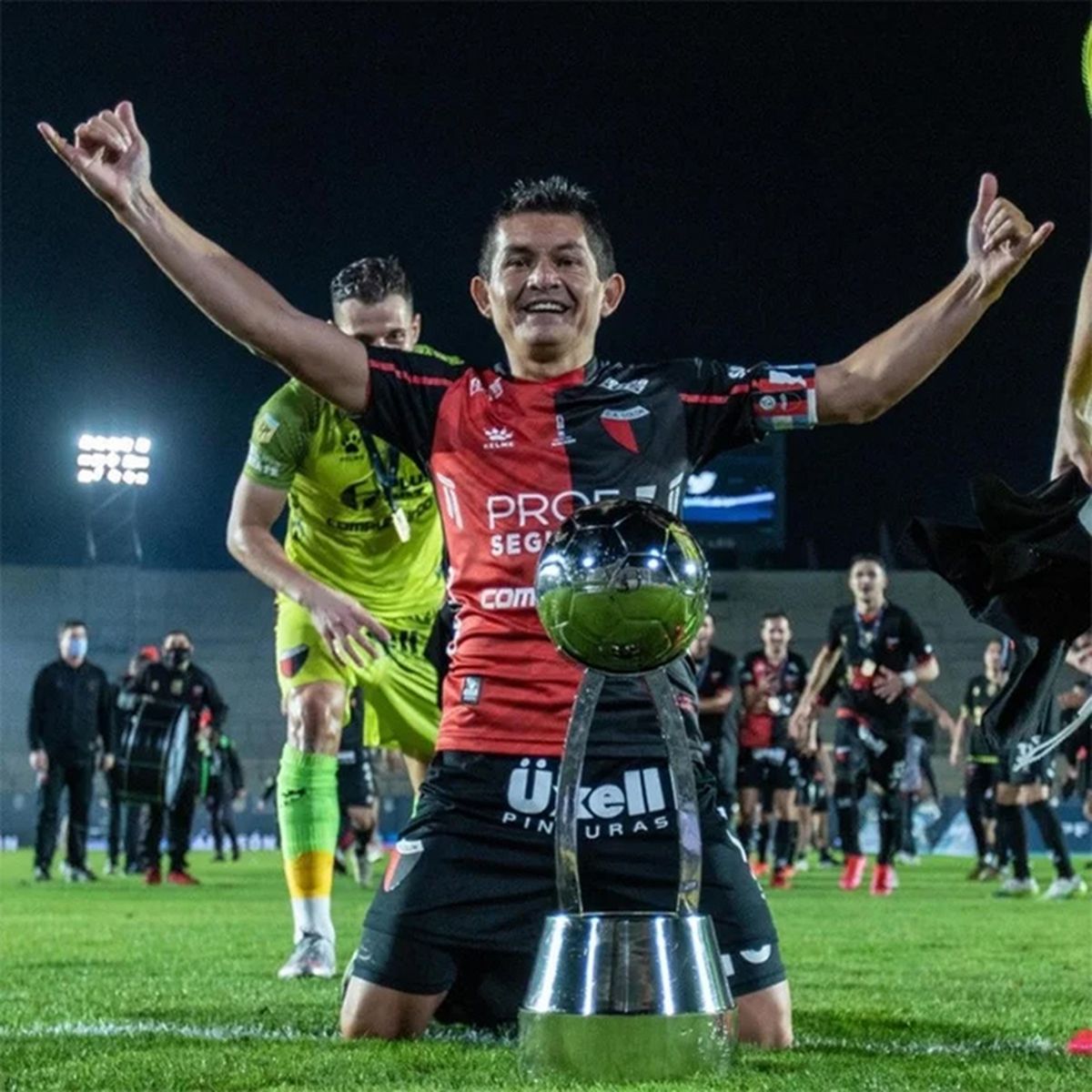 El Pulga Rodríguez anunció su retiro del fútbol y planea una despedida ...