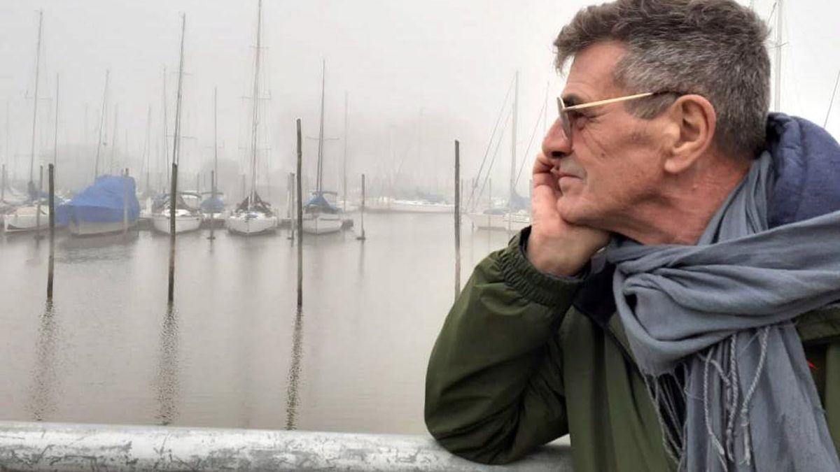 Guillermo Saccomanno: El libro deviene infaliblemente en mercancía