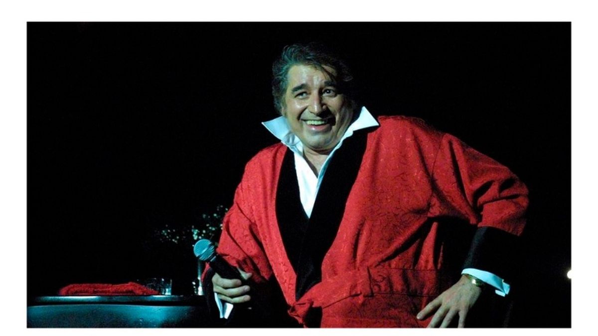 Sandro sigue cantando