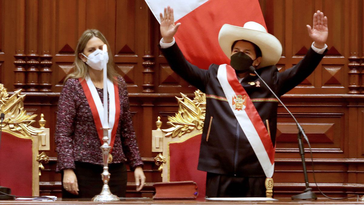 Pedro Castillo Asumió Como Presidente De Perú Y Prometió Un Cambio